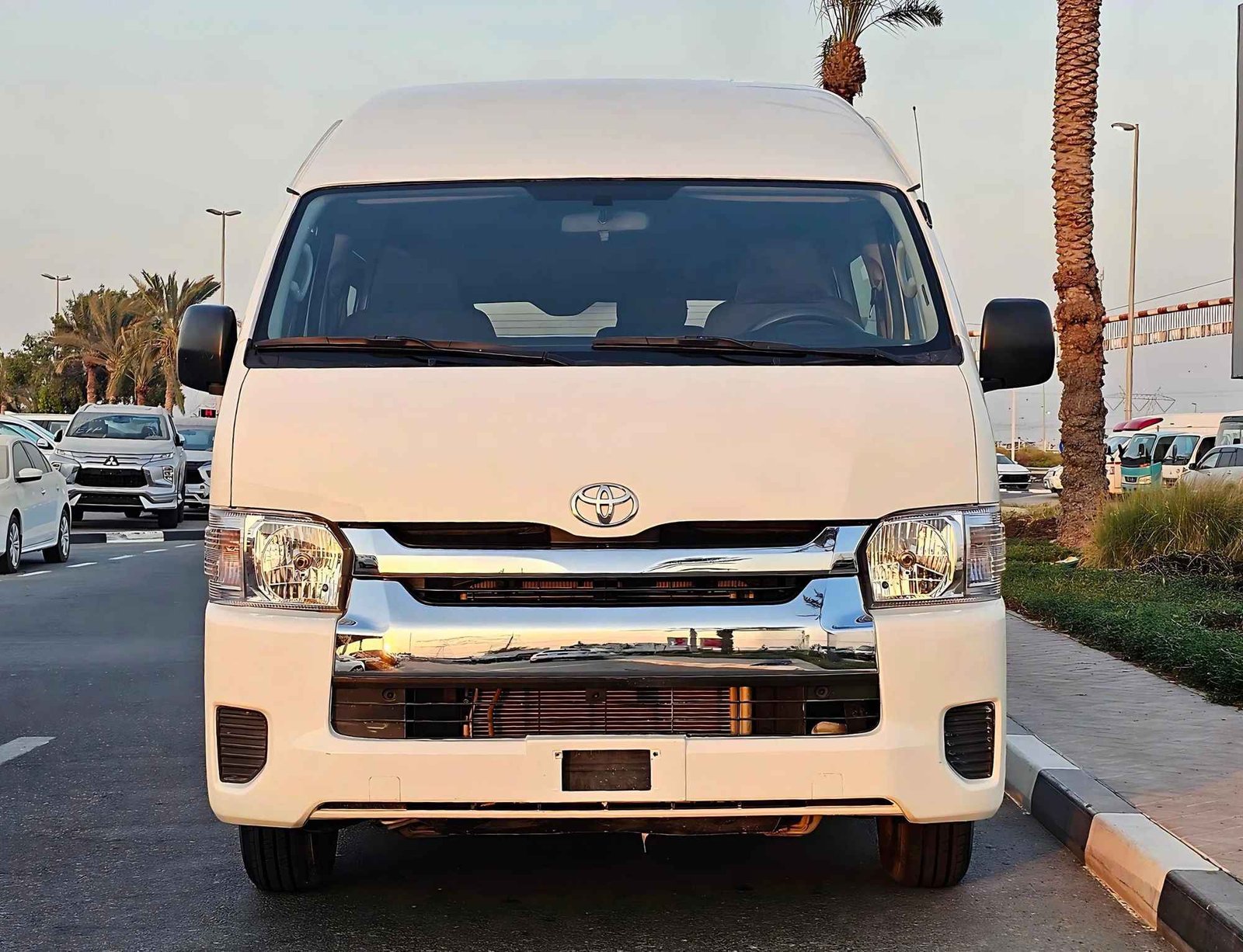TOYOTA HIACE PASSENGER VAN 2017 – The Best-Selling Choice