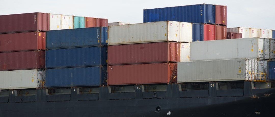 Export Cars from Dubai: RoRo vs. Container Shipping