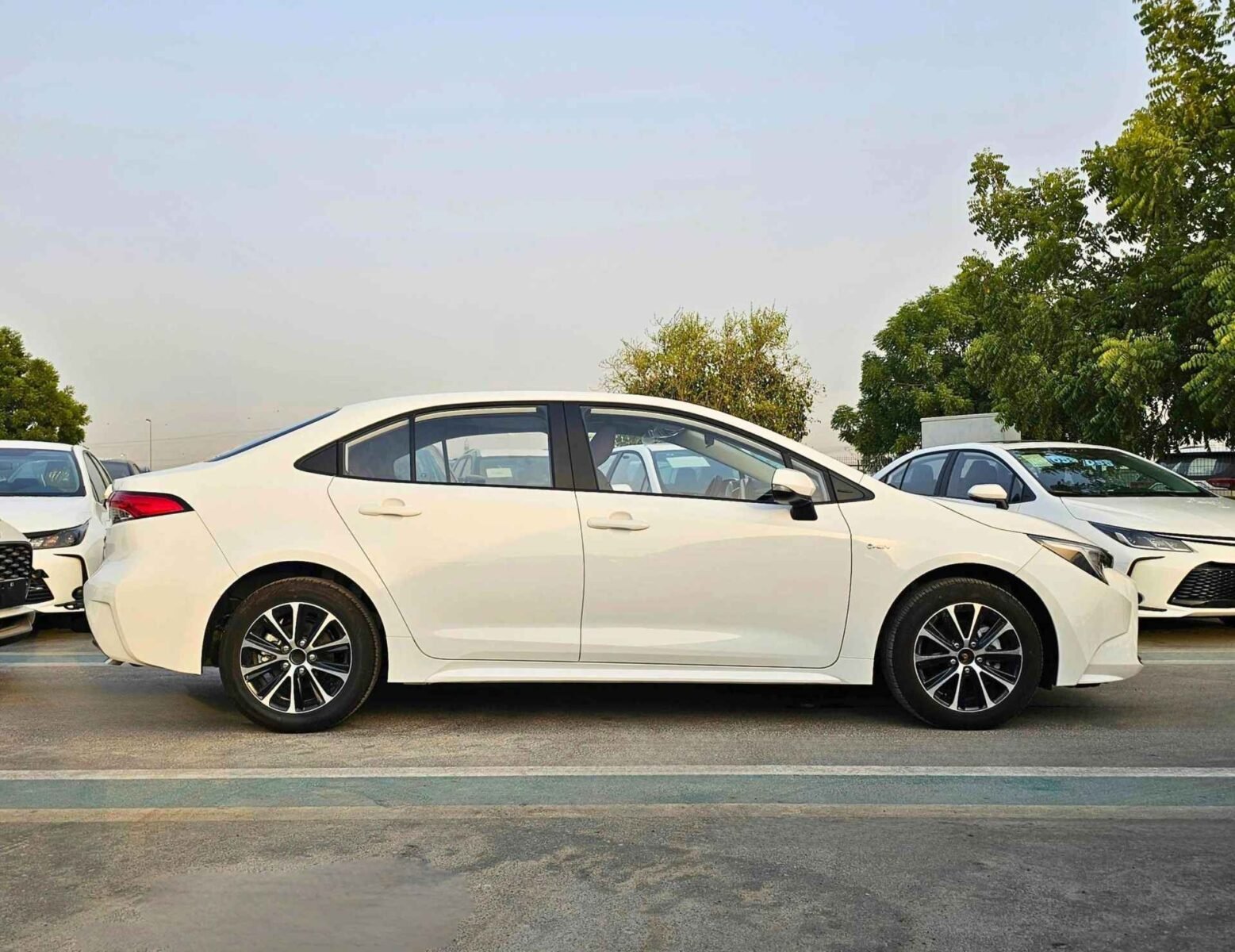 TOYOTA LEVIN HEV LUXURY HYBRID 2025 PETROL 1.8L V4 A/T - SK Motors Fzco