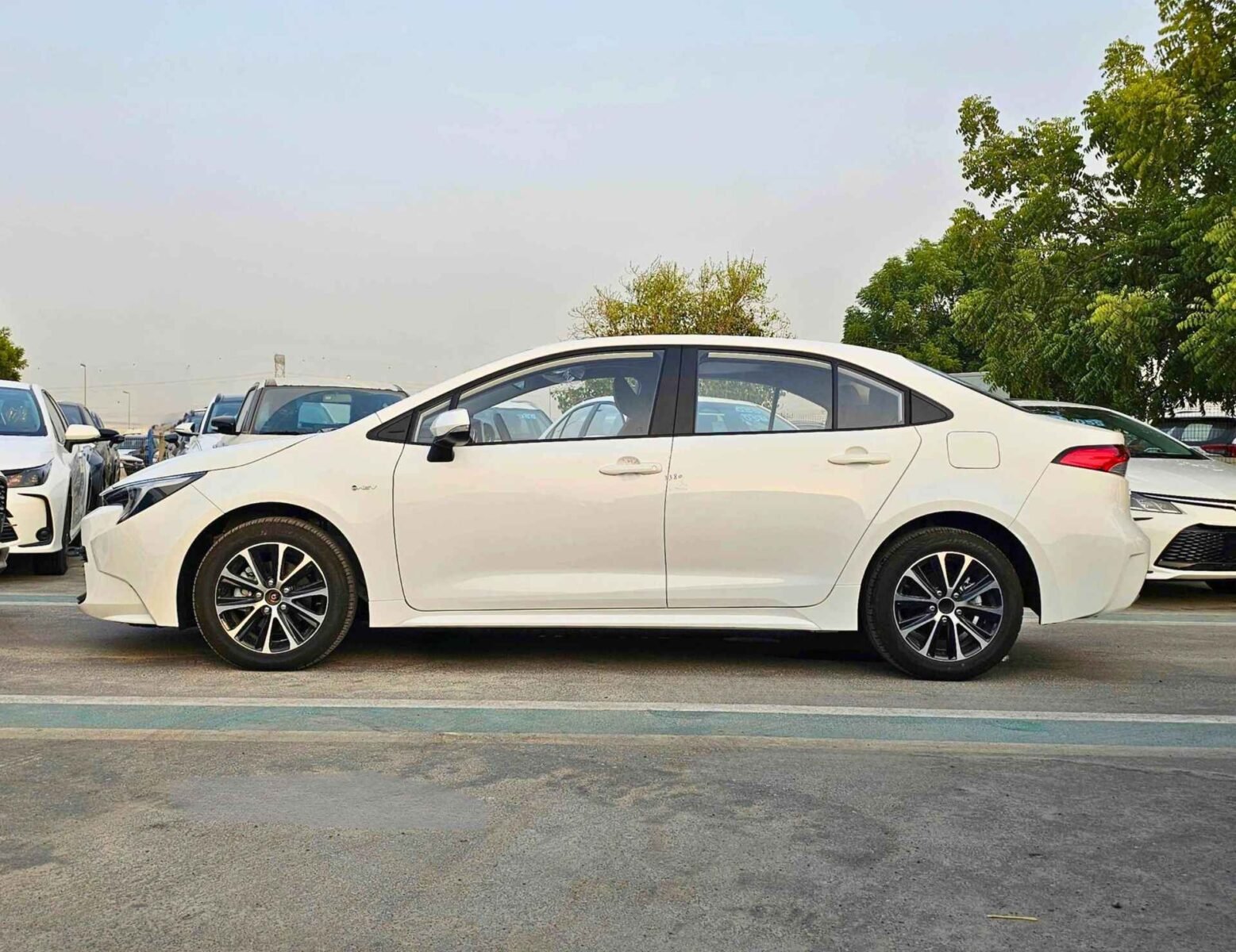 TOYOTA LEVIN HEV LUXURY HYBRID 2025 PETROL 1.8L V4 A/T - SK Motors Fzco