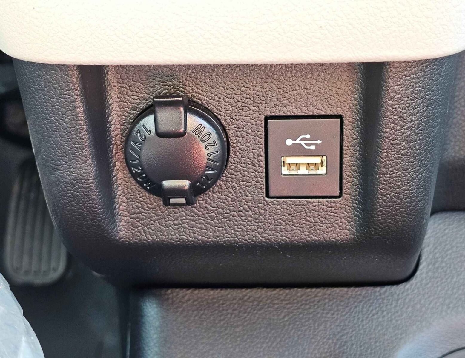 TOYOTA HIACE HIGHROOF 2026 PETROL V6 3.5L M/T - SK Motors Fzco